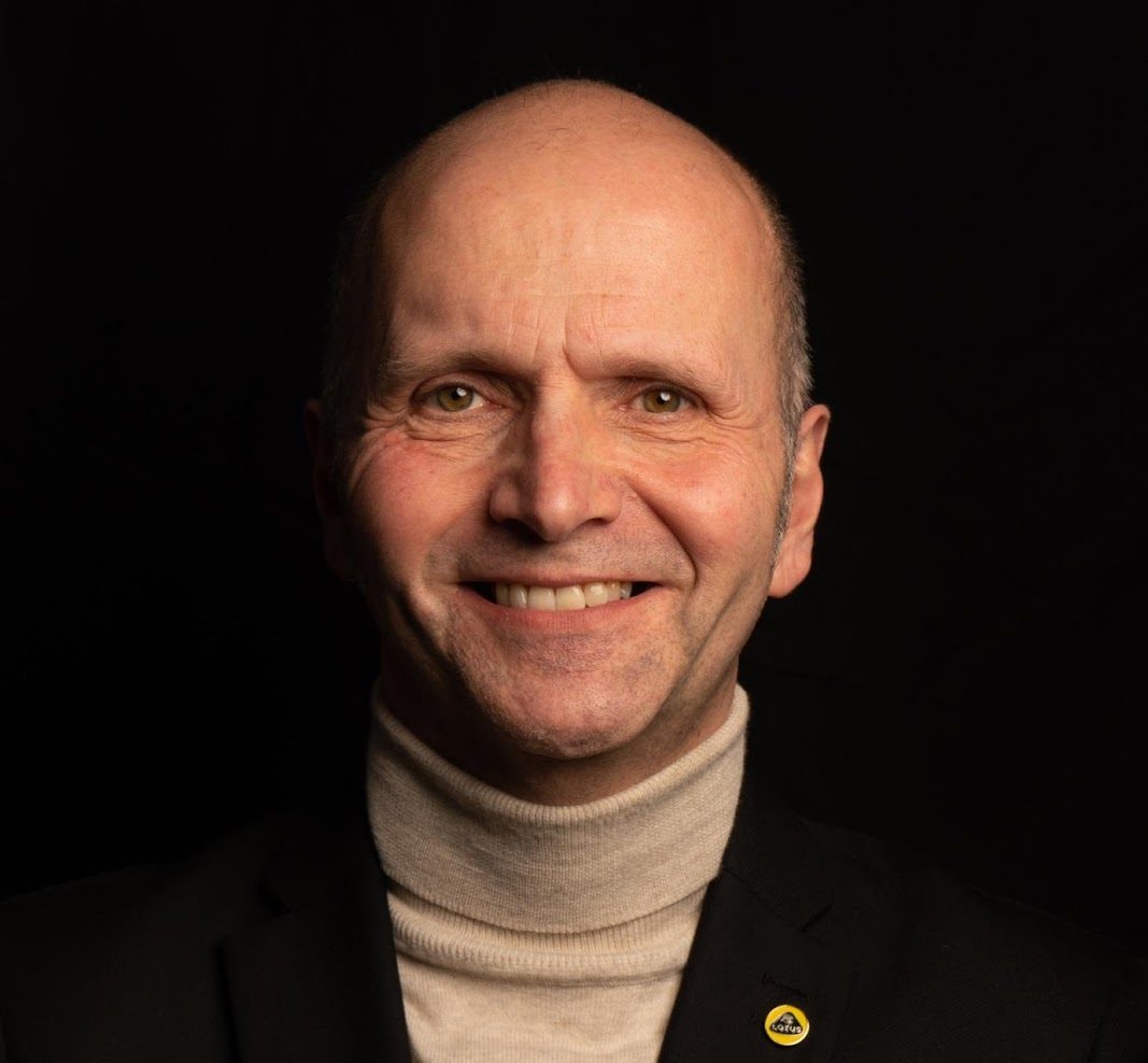 Russell Carr - International Design Awards™
